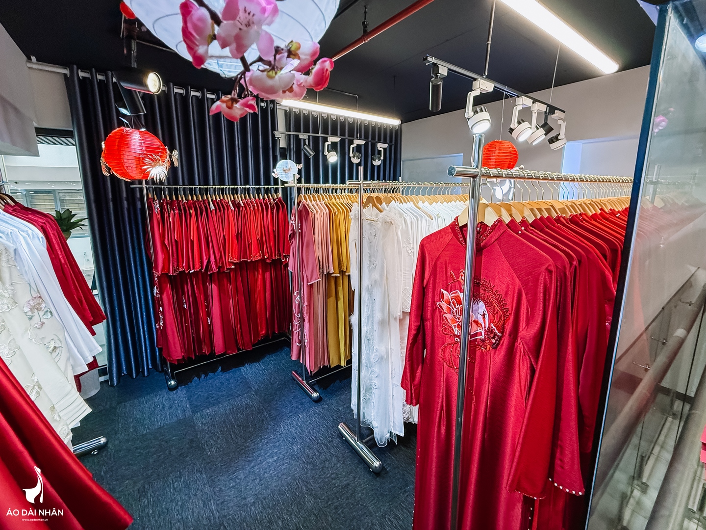 Dịch Vụ Cưới Trọn Gói Tại Áo Dài Nhân Long Biên